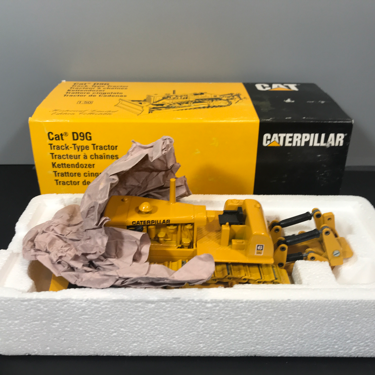 Consignment - Conrad Cat D9G Dozer – Titan Diecast LLC